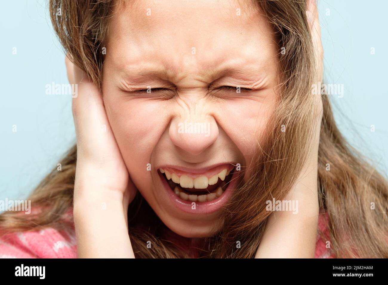 screaming girl tightly shut eyes child cover ears Stock Photo - Alamy