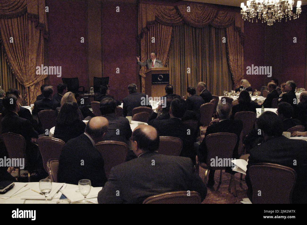 The real estate roundtable hi-res stock photography and images - Alamy