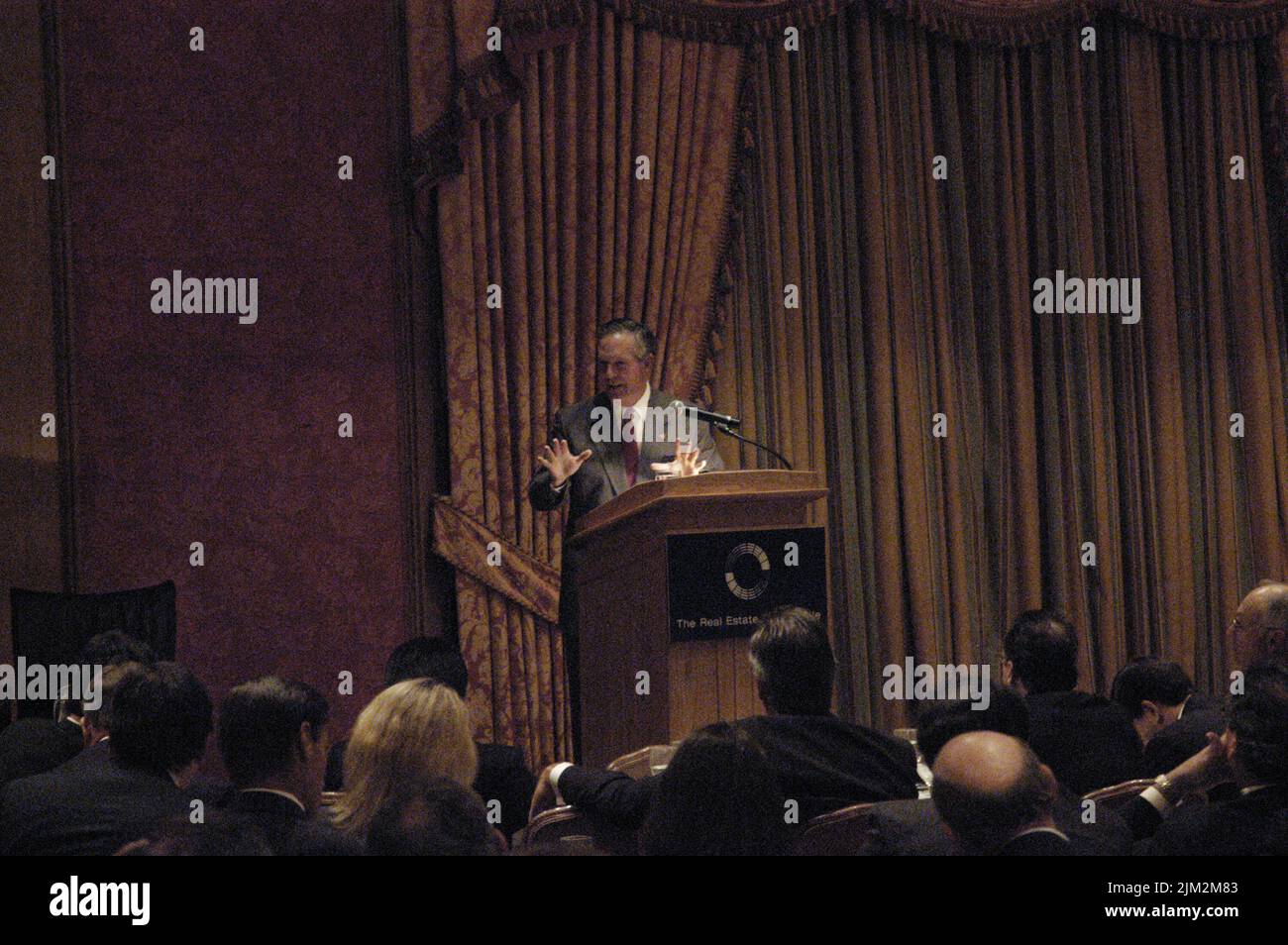 The real estate roundtable hi-res stock photography and images - Alamy