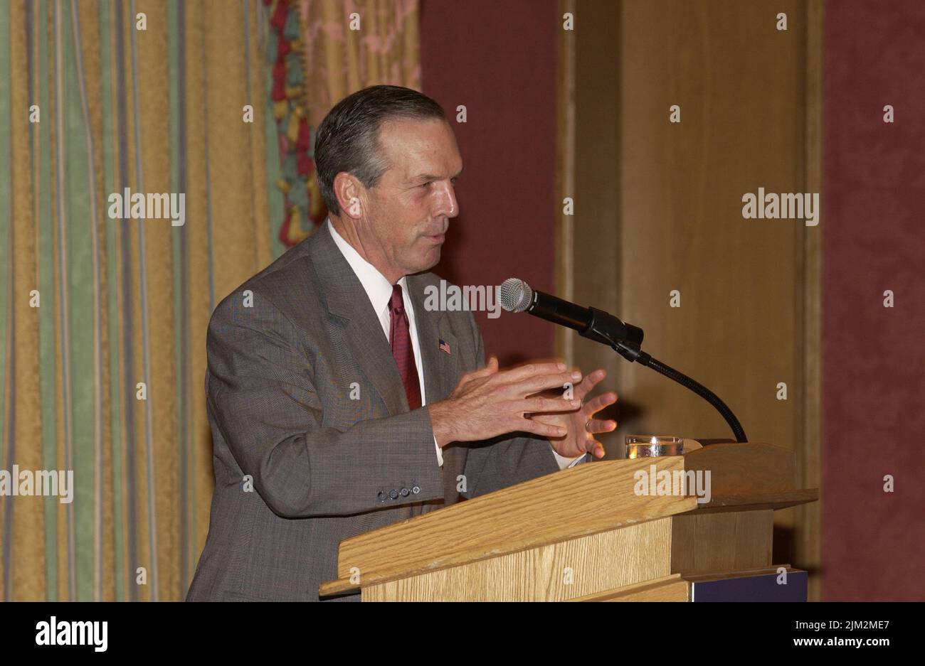 The real estate roundtable hi-res stock photography and images - Alamy
