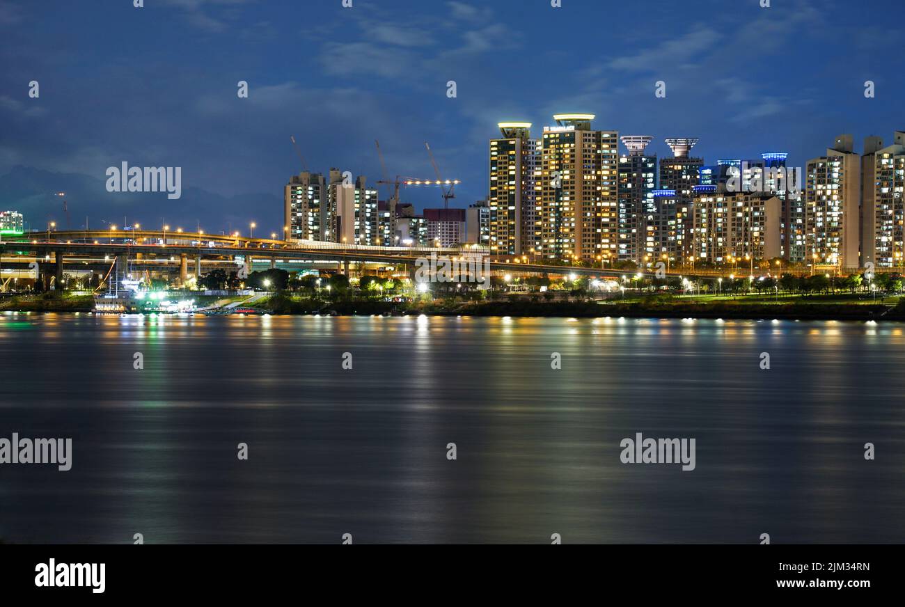 Han river park night hi-res stock photography and images - Alamy