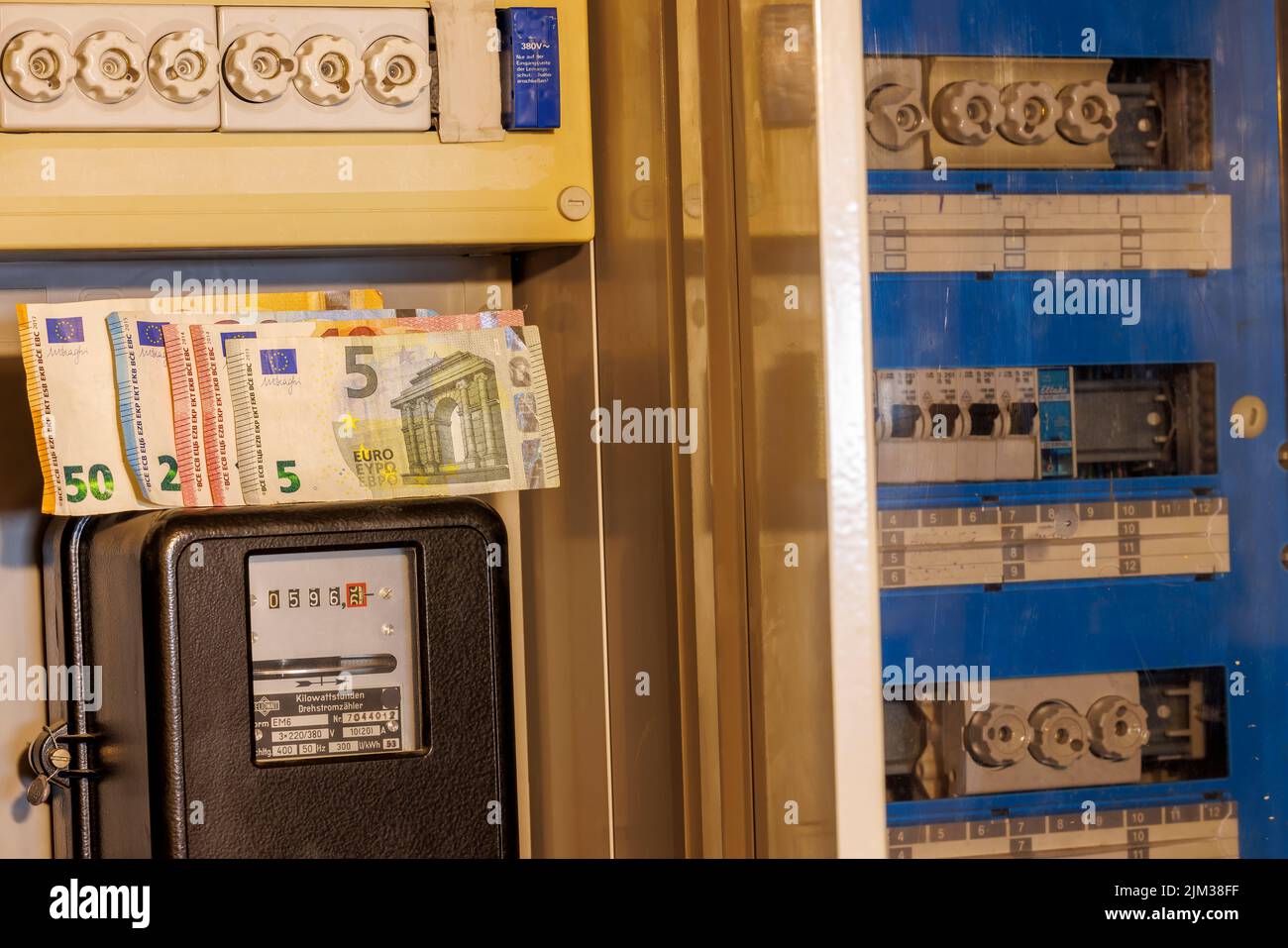 Electricity meter fuse kwh hi-res stock photography and images - Alamy