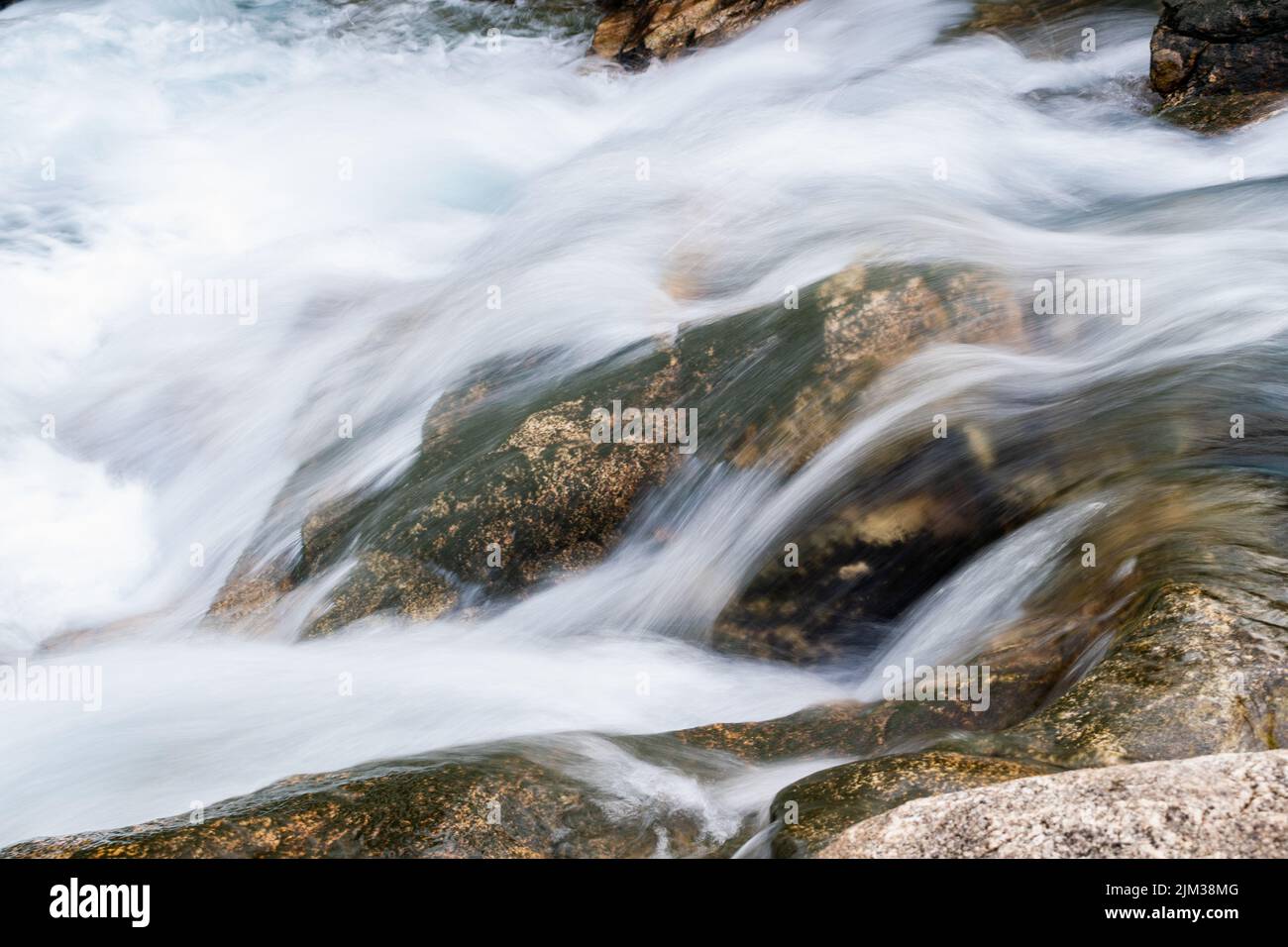 Wallpaper flowing water hi-res stock photography and images - Alamy