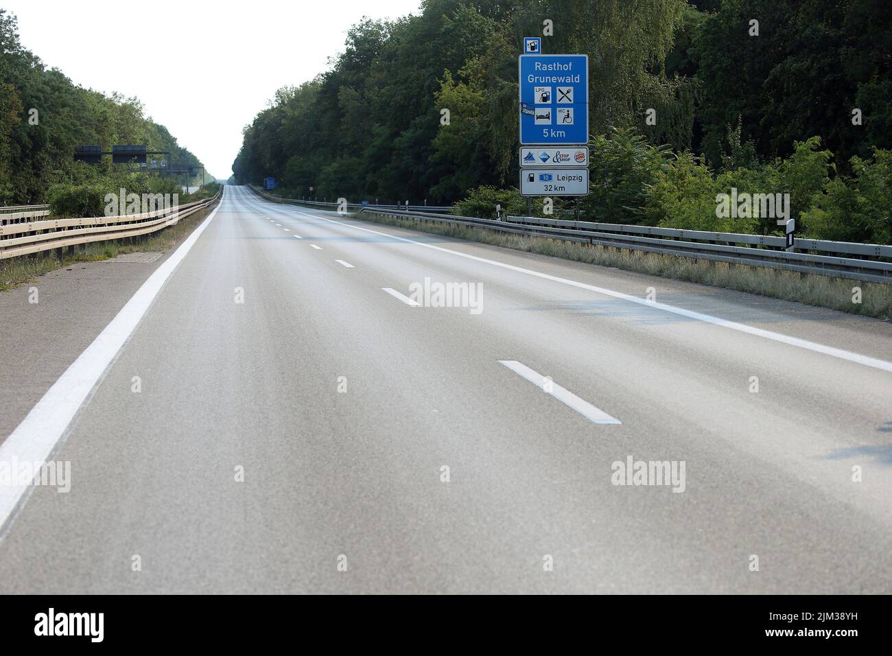 Berlin, Germany. 04th Aug, 2022. The A115 autobahn, the Avus, is empty ...