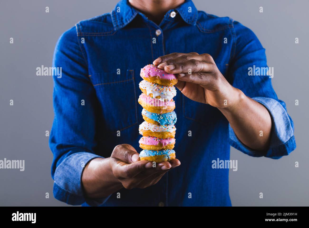 Man eating donut green background hi-res stock photography and images ...