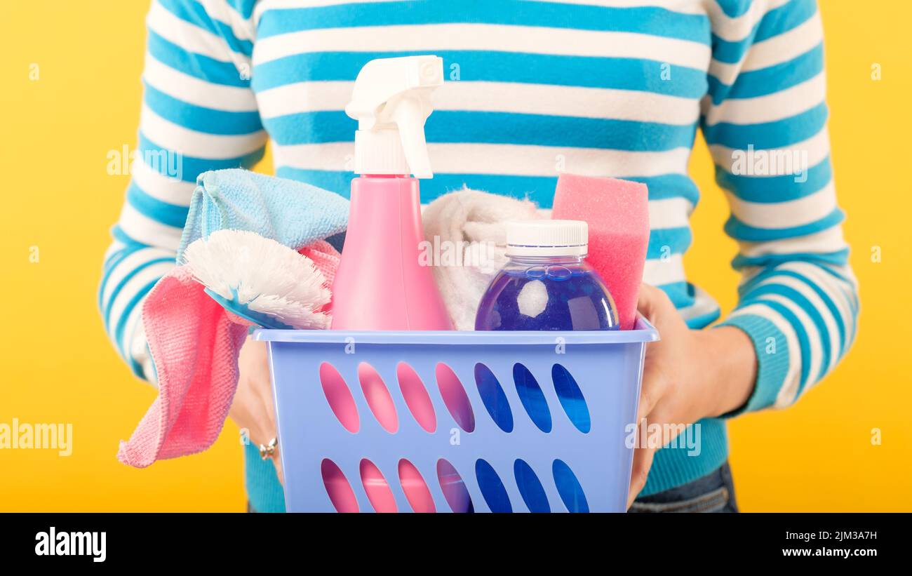 cleaning company professional home cleanup woman Stock Photo - Alamy