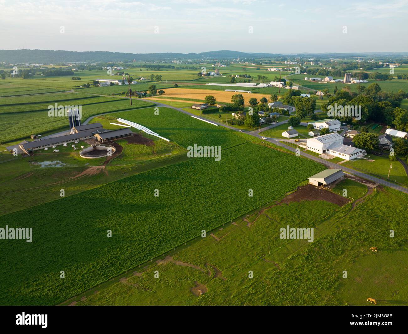 Rural farmland in the countryside hi-res stock photography and images ...