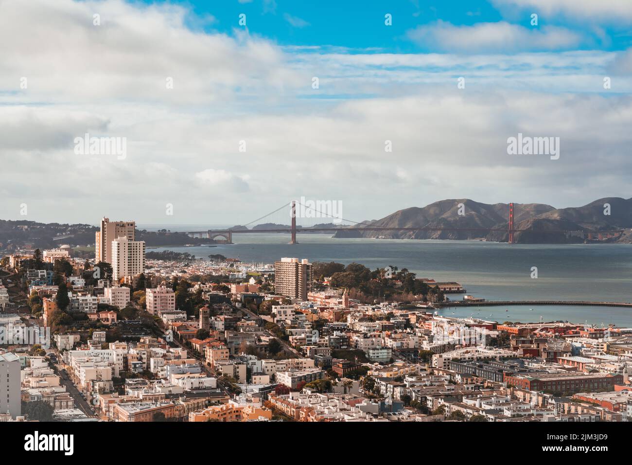 A beautiful scene of San Francisco from the Coit Tower and Golden Gate ...