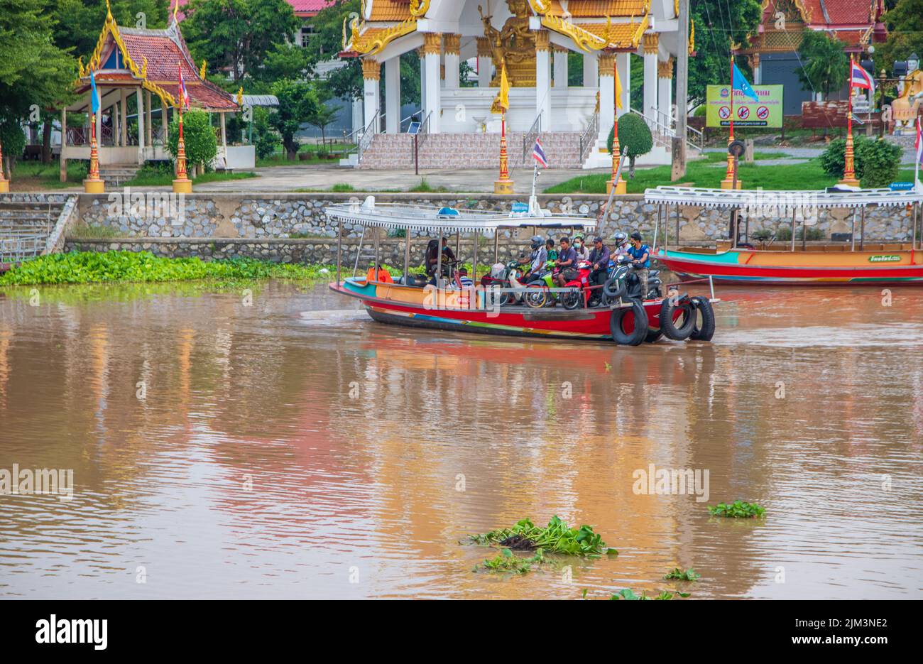 A Thai ferry boat with passengers crosses the Chaophraya River in ...