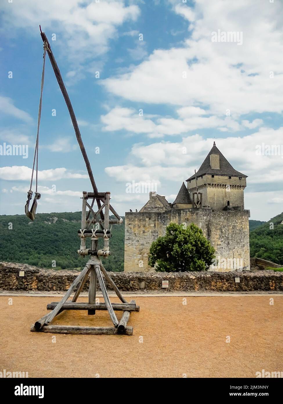 Catapult in Castelnaud castle in France Stock Photo - Alamy