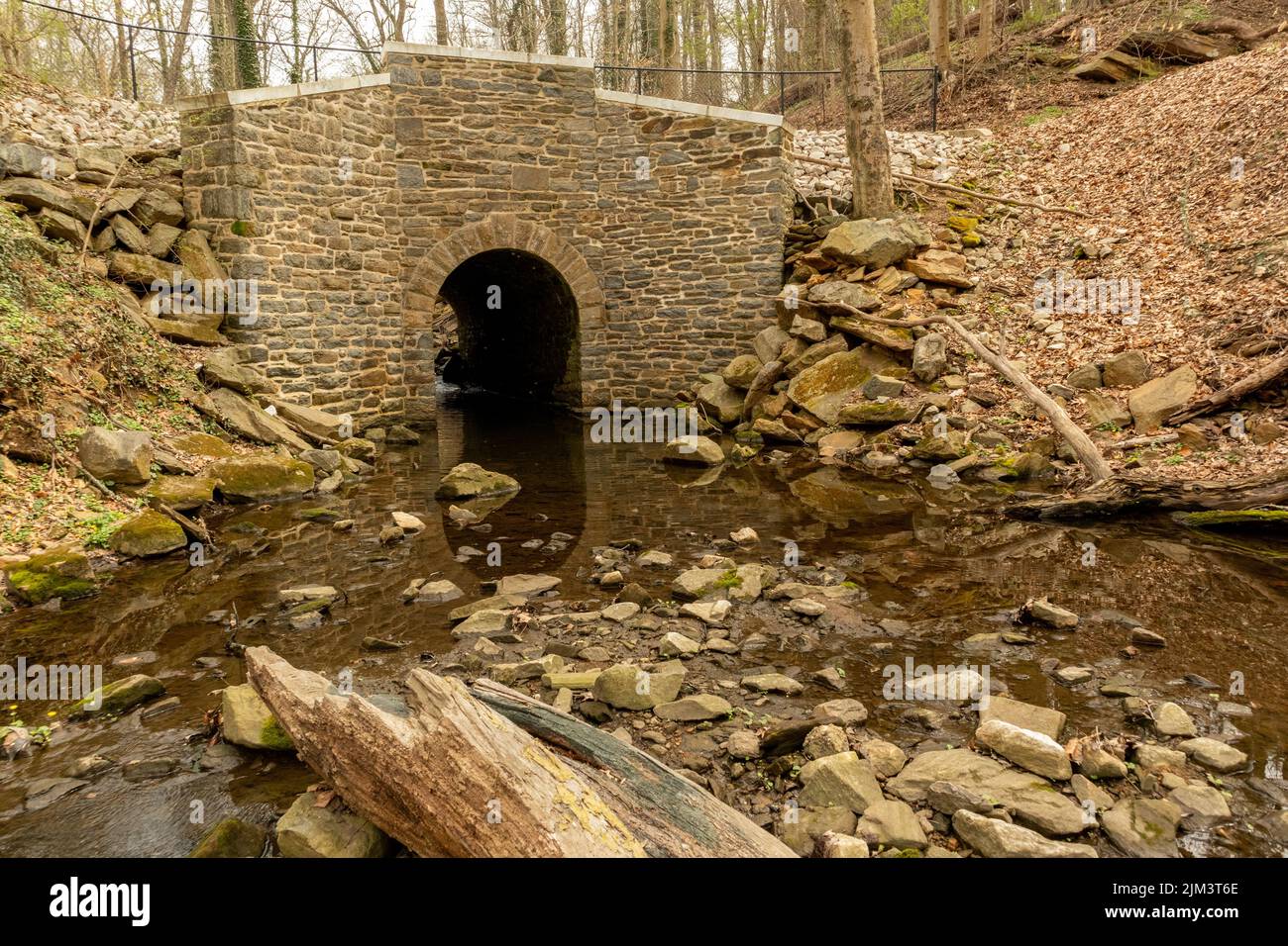 A picturesque view of the Lake Rolland Park in Baltimore, Maryland ...