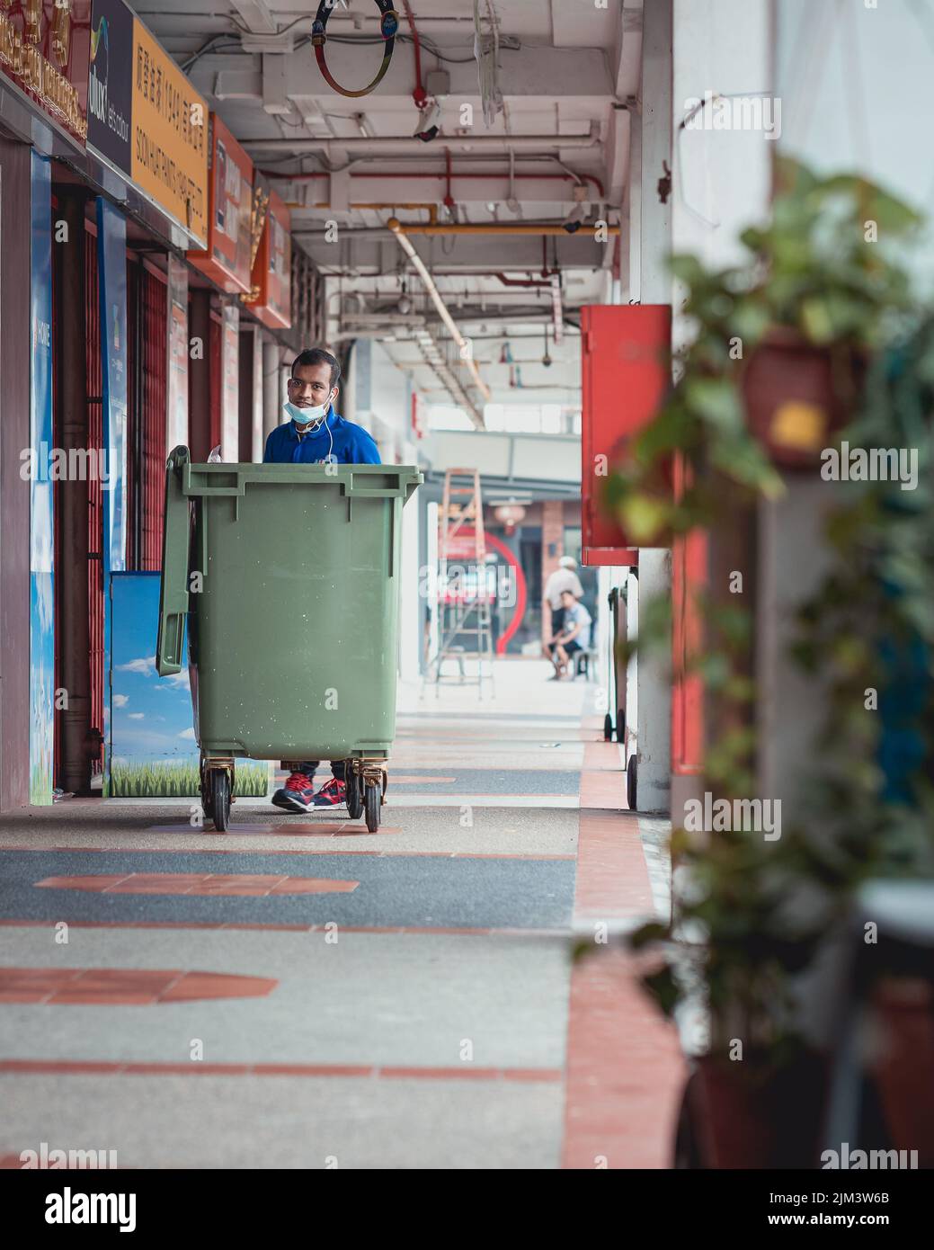 Garbage bin singapore hi-res stock photography and images - Alamy