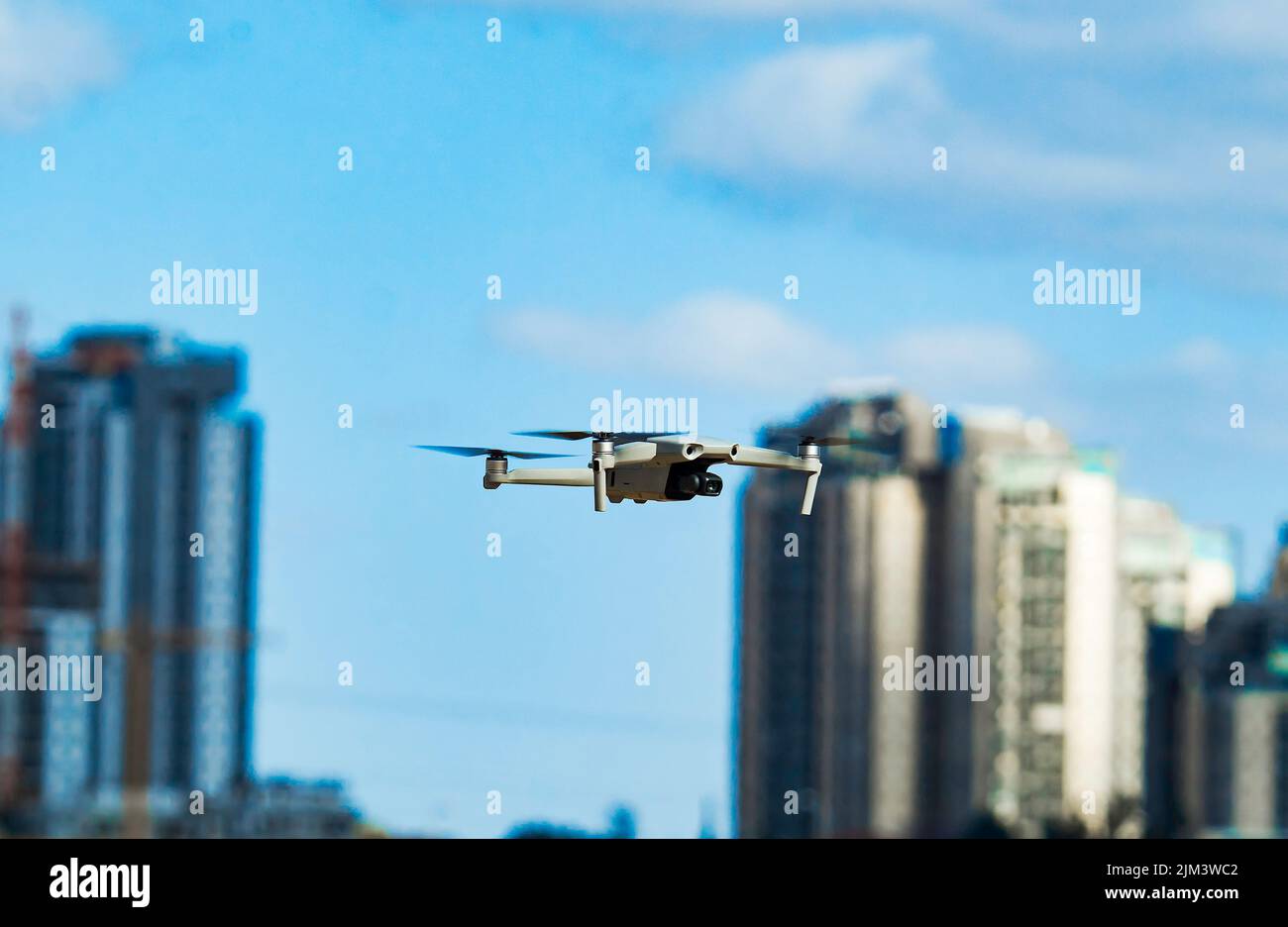 Drone shot flying between buildings hi-res stock photography and images ...