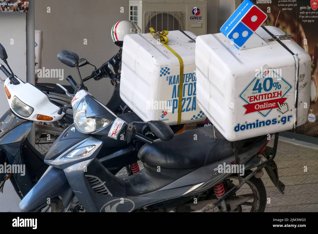 Dominos delivery service hi-res stock photography and images - Alamy
