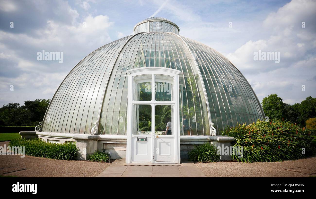 A beautiful shot of the exterior of Royal Botanic Gardens with green ...