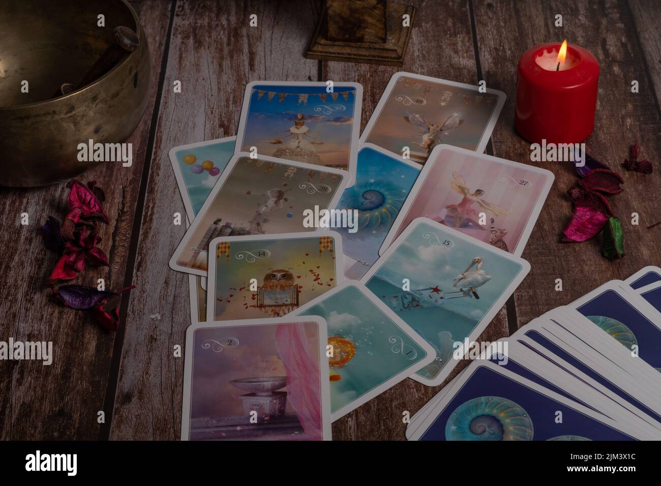 Oracle card hi-res stock photography and images - Alamy