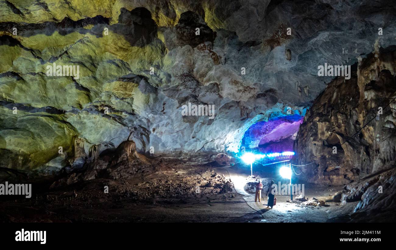 Sadan cave myanmar hi-res stock photography and images - Alamy