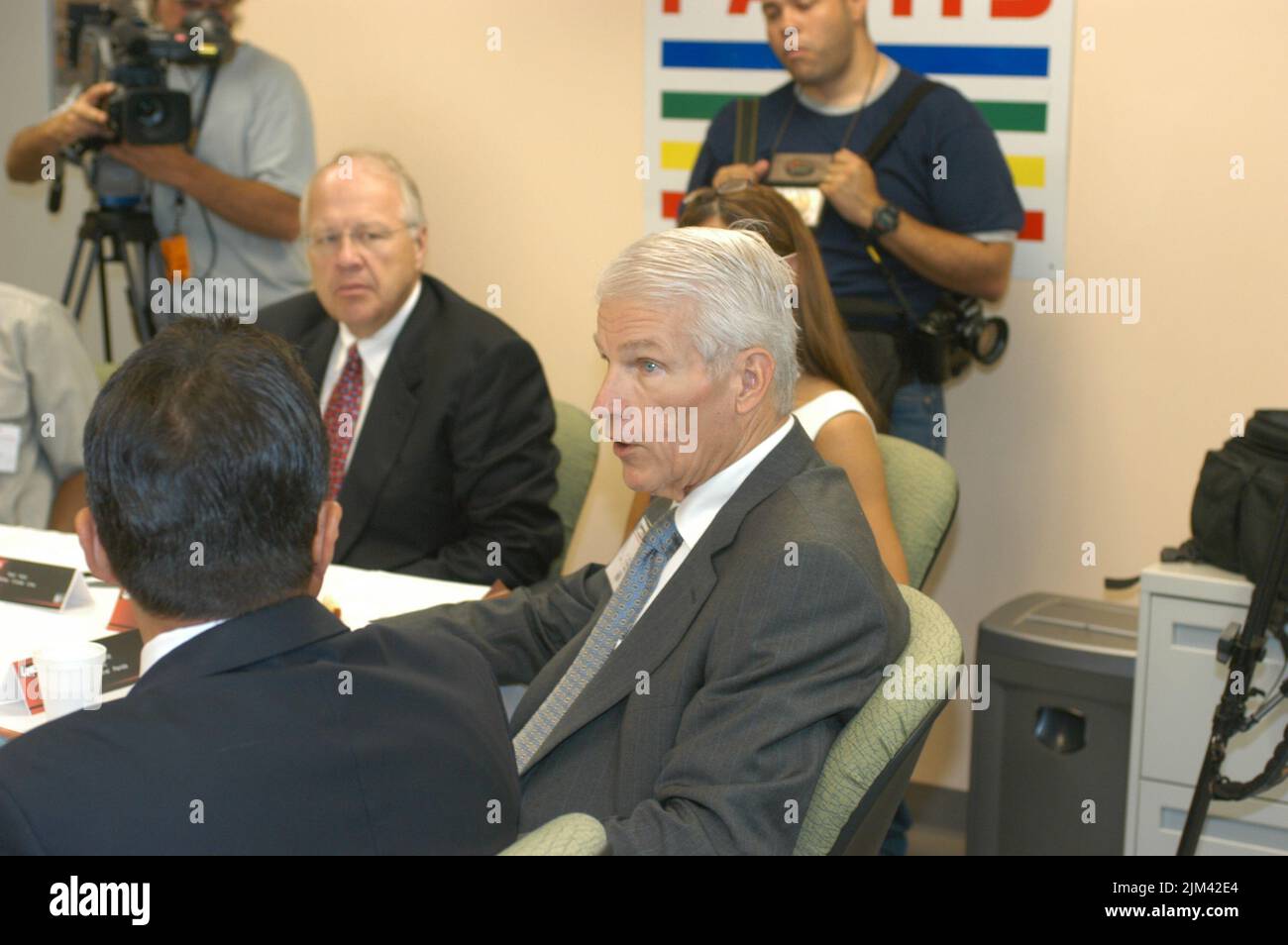 Office of the Secretary - SECRETARY DONALD EVANS WITH CHAIRMAN RICH ...