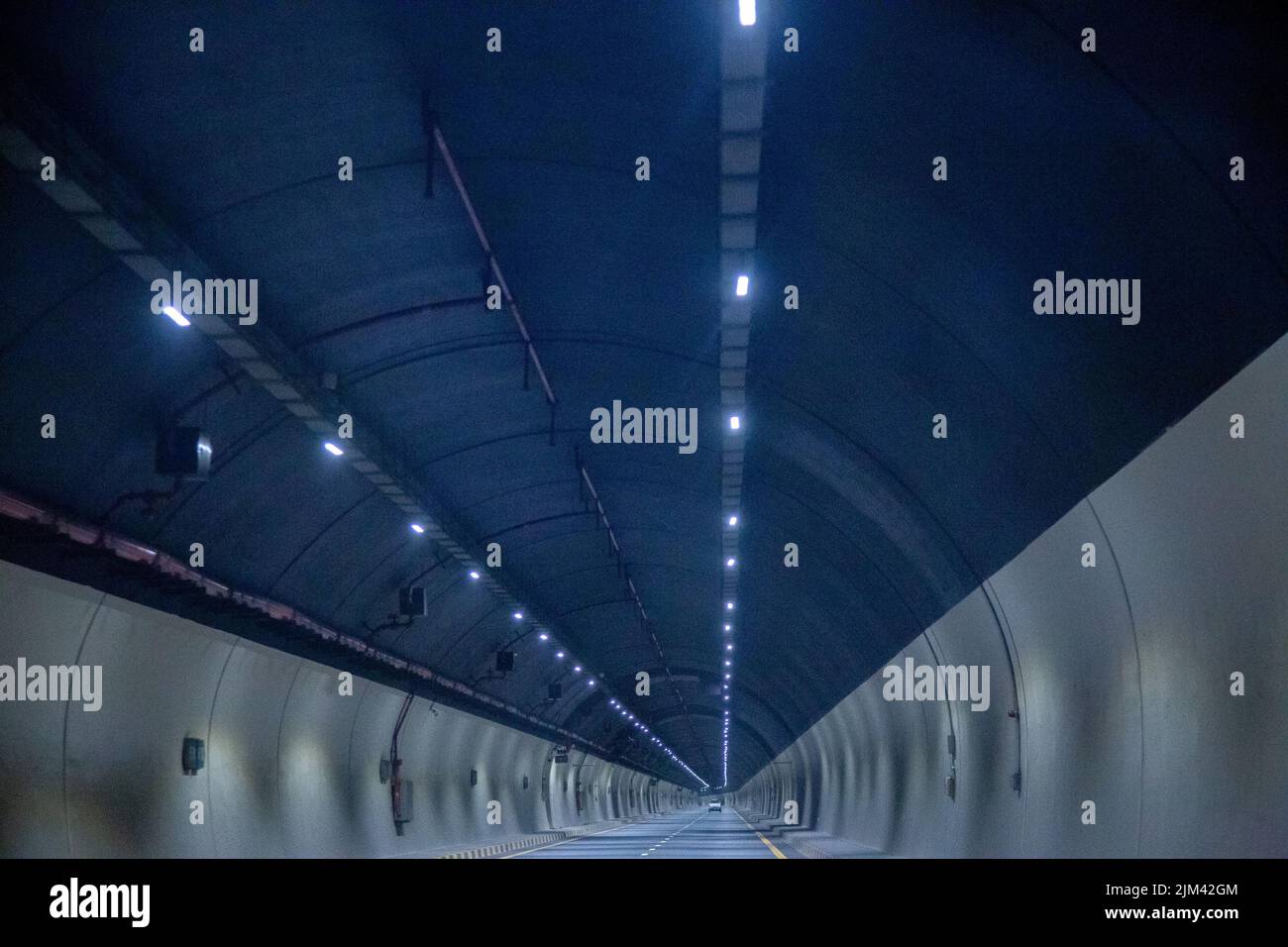 tunnel with leading lines and road Stock Photo - Alamy