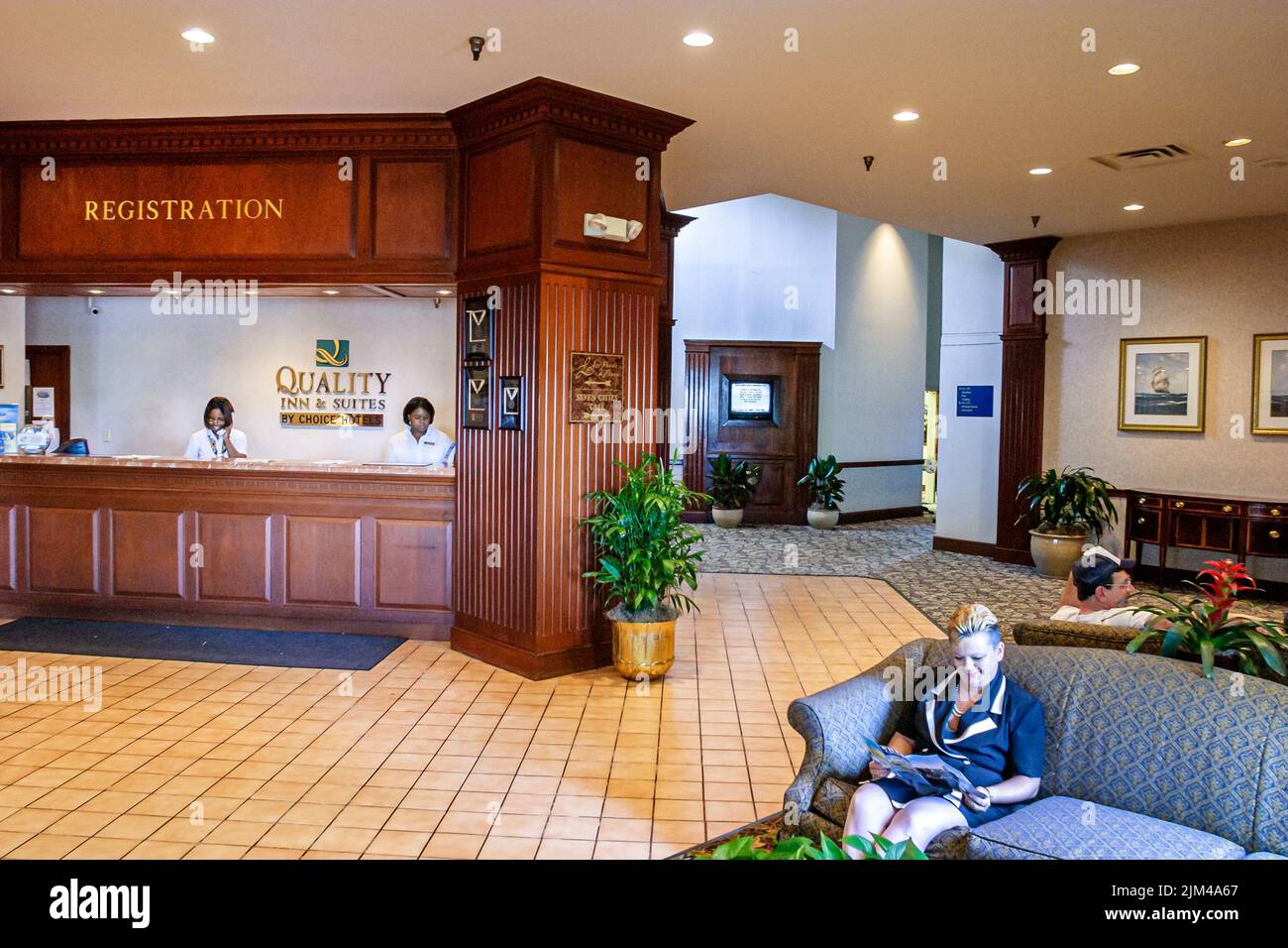 Quality inn and suites hi-res stock photography and images - Alamy