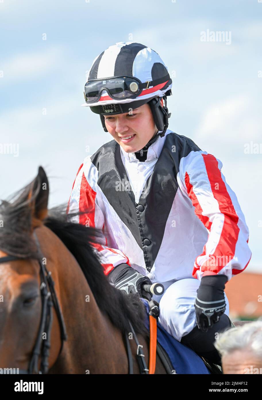 Mollie phillips jockey hi-res stock photography and images - Alamy