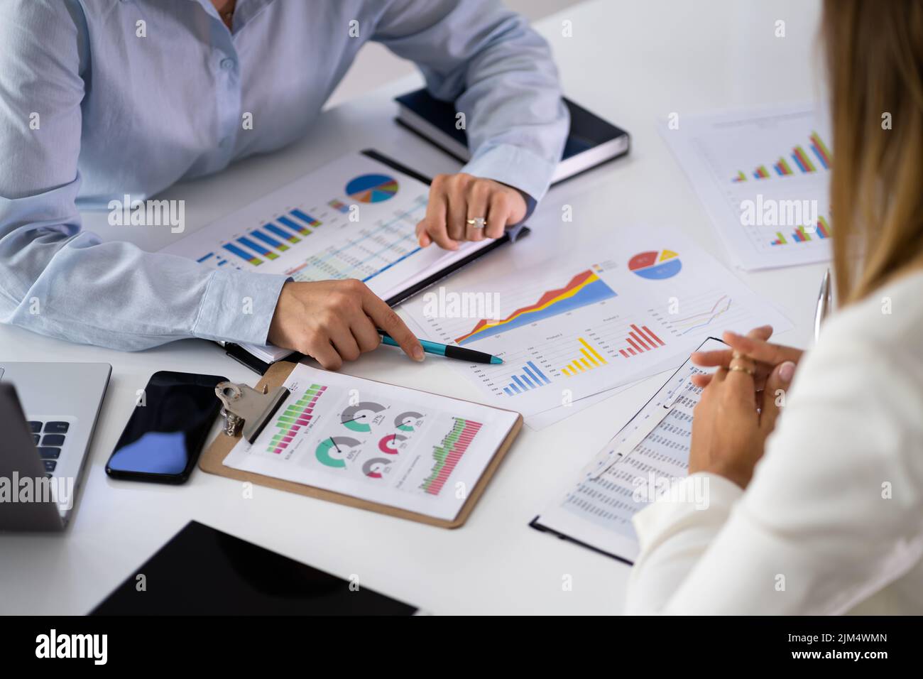 Document chart hi-res stock photography and images - Alamy