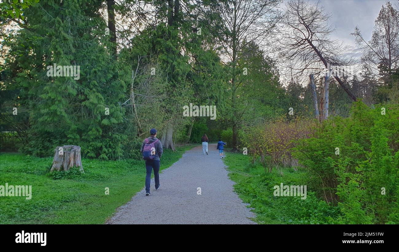 Back shot boy girl hi-res stock photography and images - Alamy