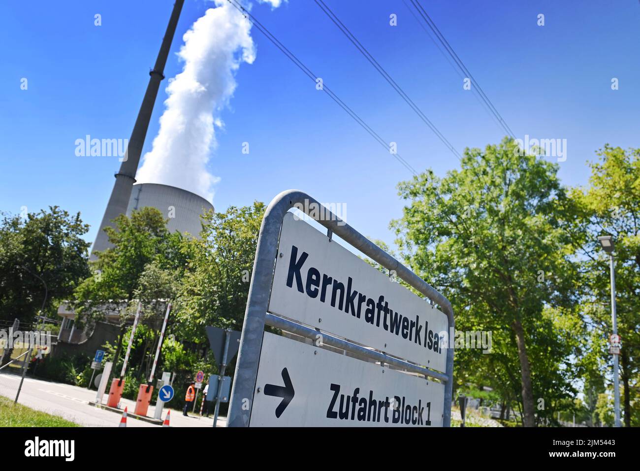 Essenbach, Deutschland. 04th Aug, 2022. Nuclear power plant ISAR 2. ? Credit: dpa/Alamy Live ...