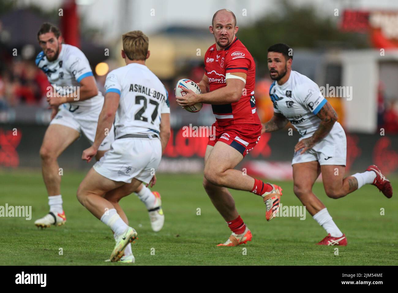George King #10 of Hull KR looks around for support Stock Photo - Alamy