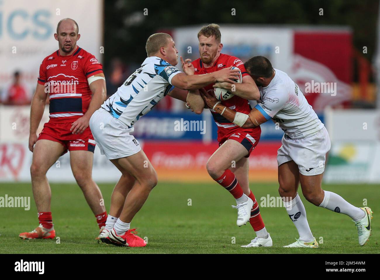 Rowan Milnes #21 of Hull KR runs at the Toulouse defence Stock Photo ...
