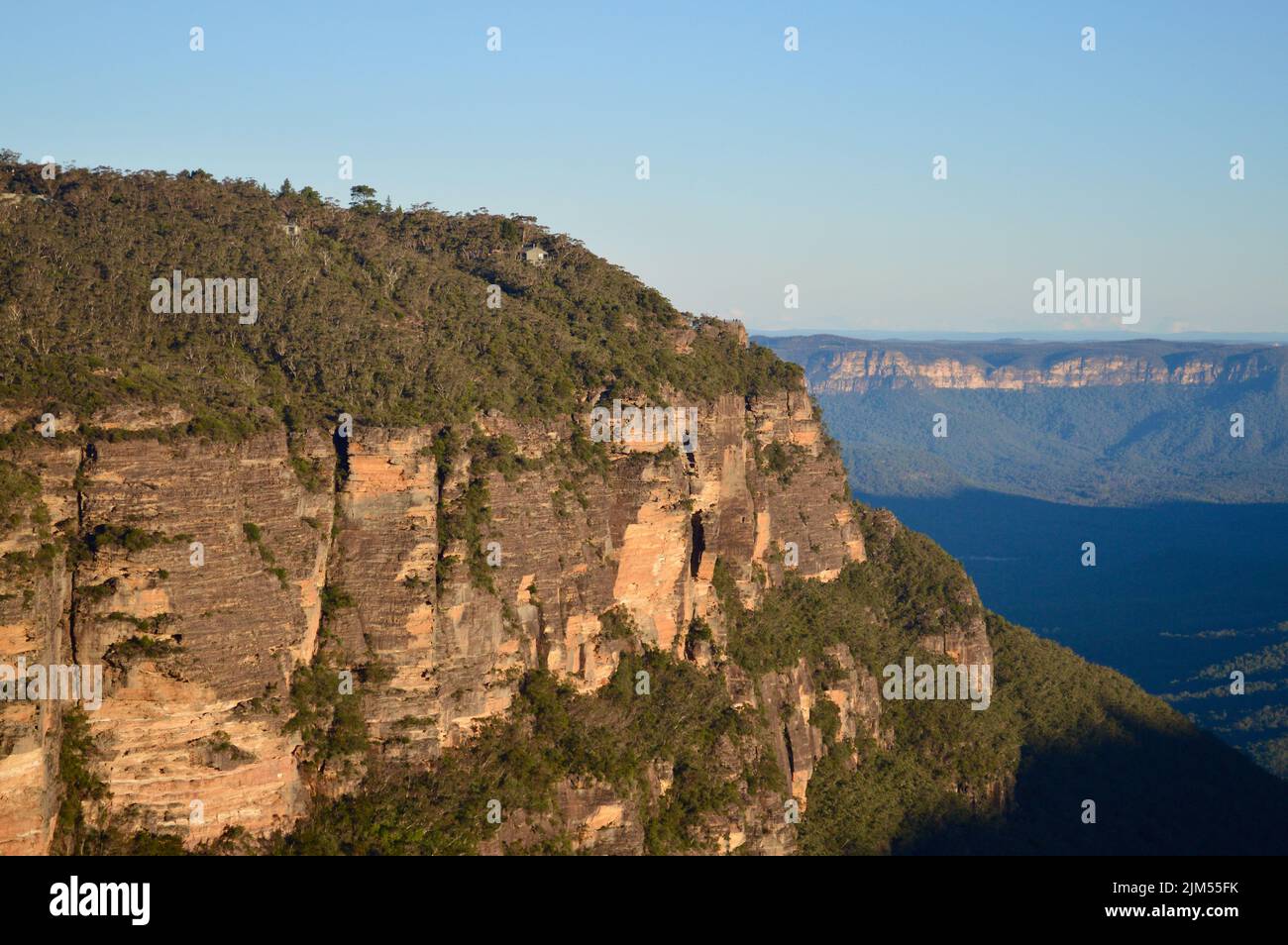 A view of the escarpment at Leura from the Gordon Falls Lookout in the ...