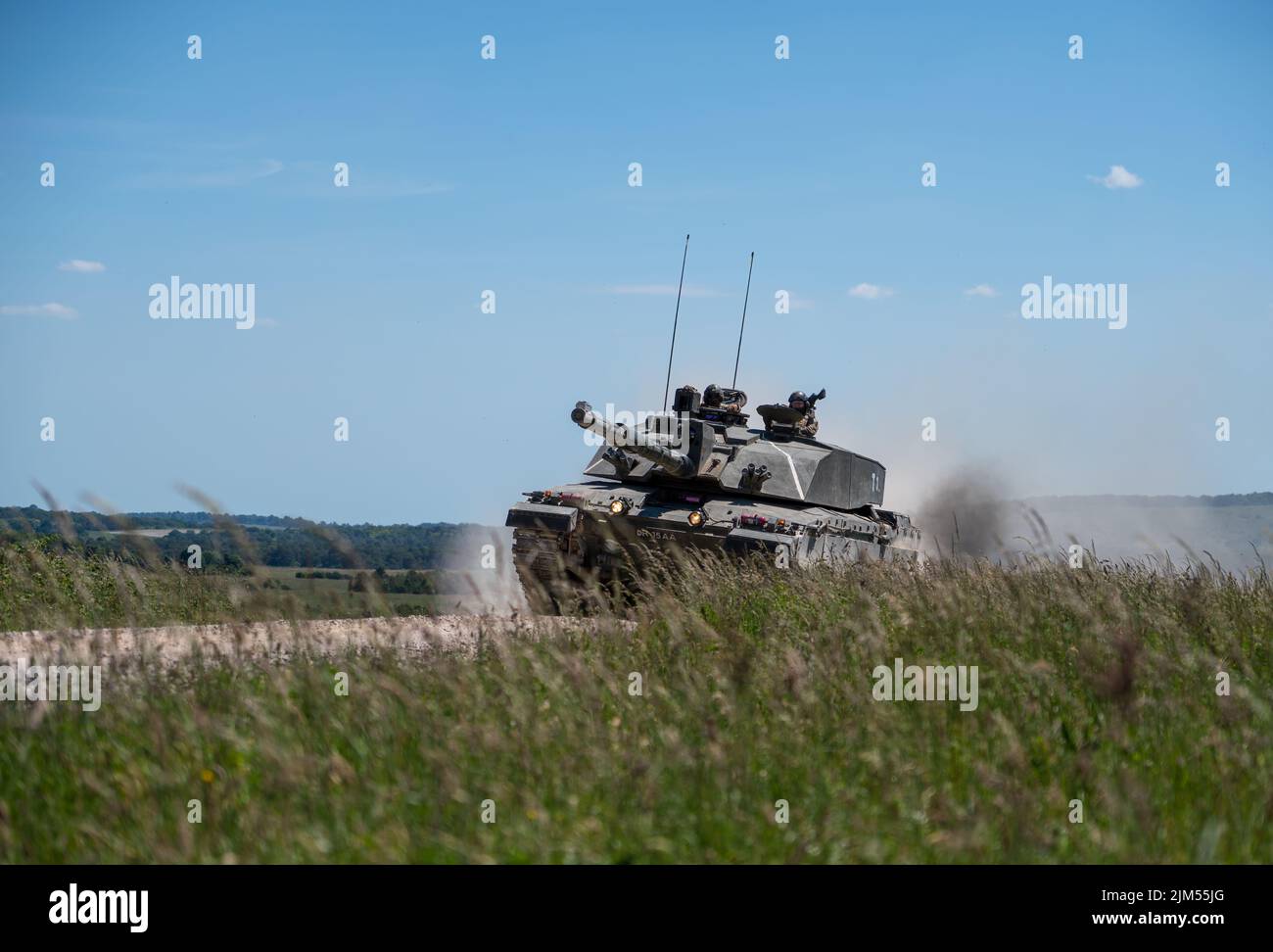 detailed closeup of a British army Challenger 2 (II) FV4034 main battle ...