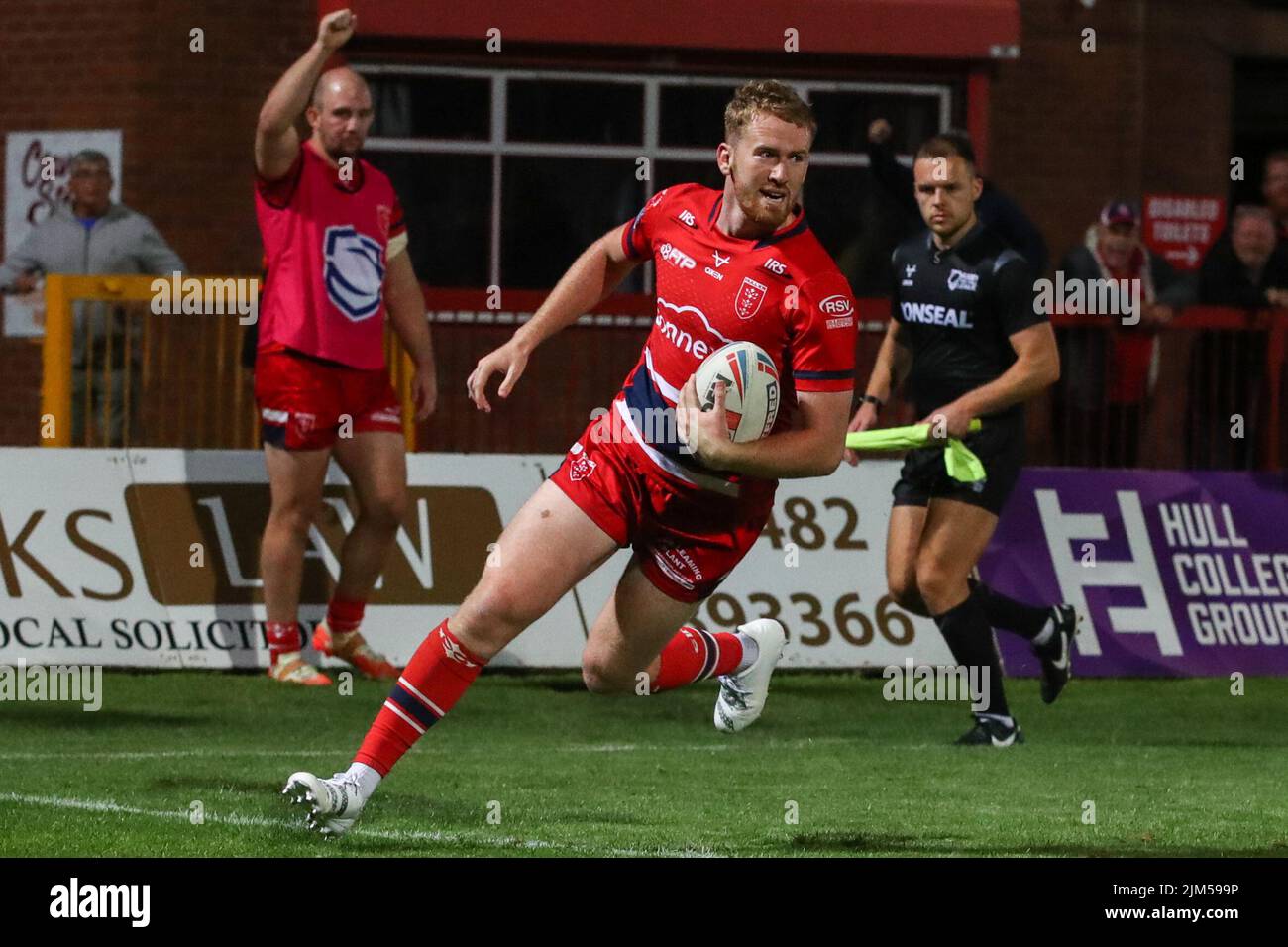Rowan Milnes #21 of Hull KR runs in to score the winning try Stock ...