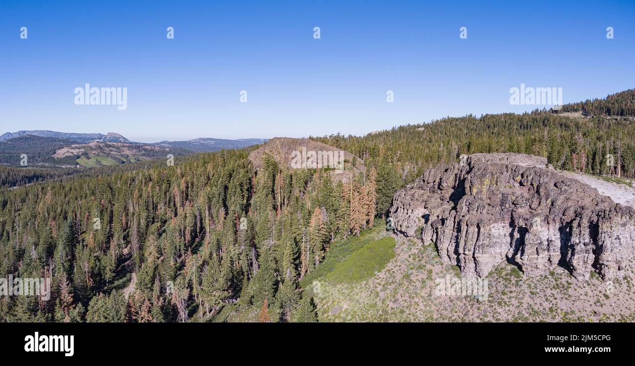 Rock formations on the summit of Sierra Nevada mountains in California ...