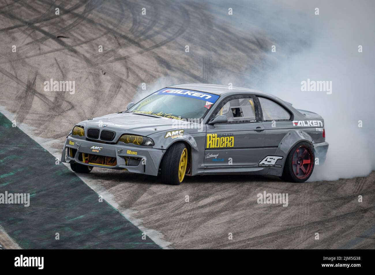 E46 drifting on the racing circuit Stock Photo - Alamy