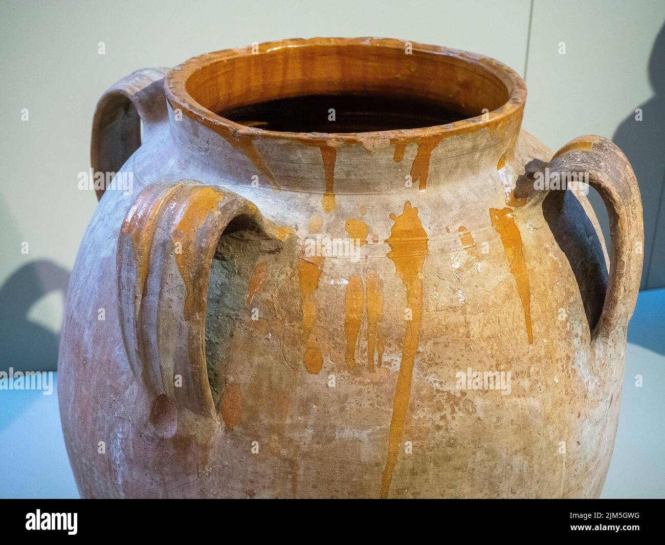 Amphora olive hi-res stock photography and images - Alamy