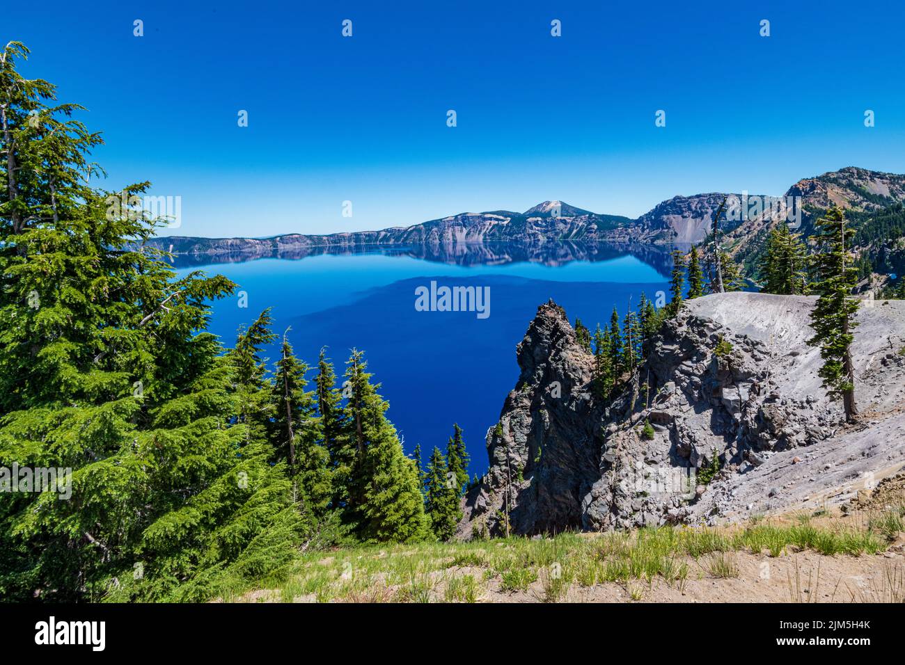 Deep blue water of Crater lake from Discovery Point Stock Photo - Alamy