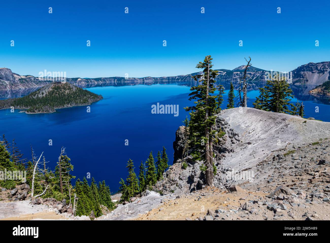 Deep blue water of Crater lake from Discovery Point Stock Photo - Alamy