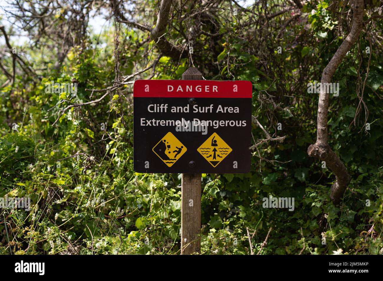 Slippery rock warning sign hi-res stock photography and images - Alamy