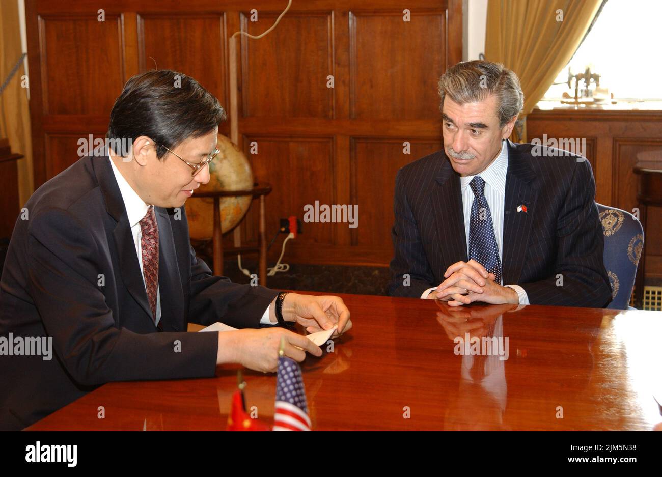 Office of the Secretary - Secretary Carlos Gutierrez with Chinese ...