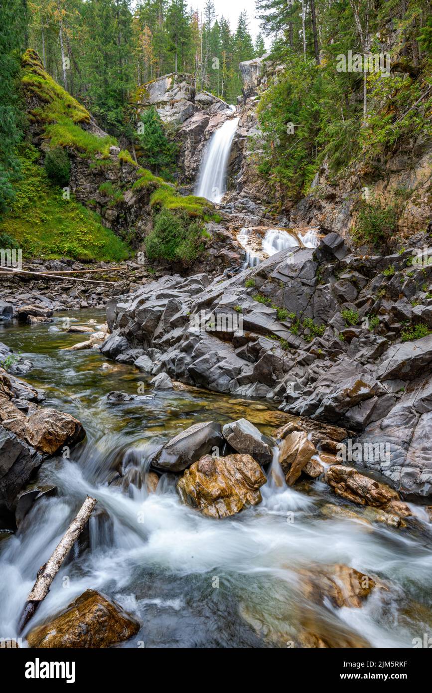 Beautiful shot park waterfall hi-res stock photography and images - Alamy