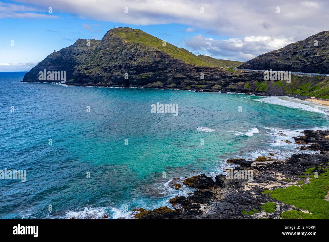 An aerial view of the azure water by the shore in Oahu, Hawaii Stock ...