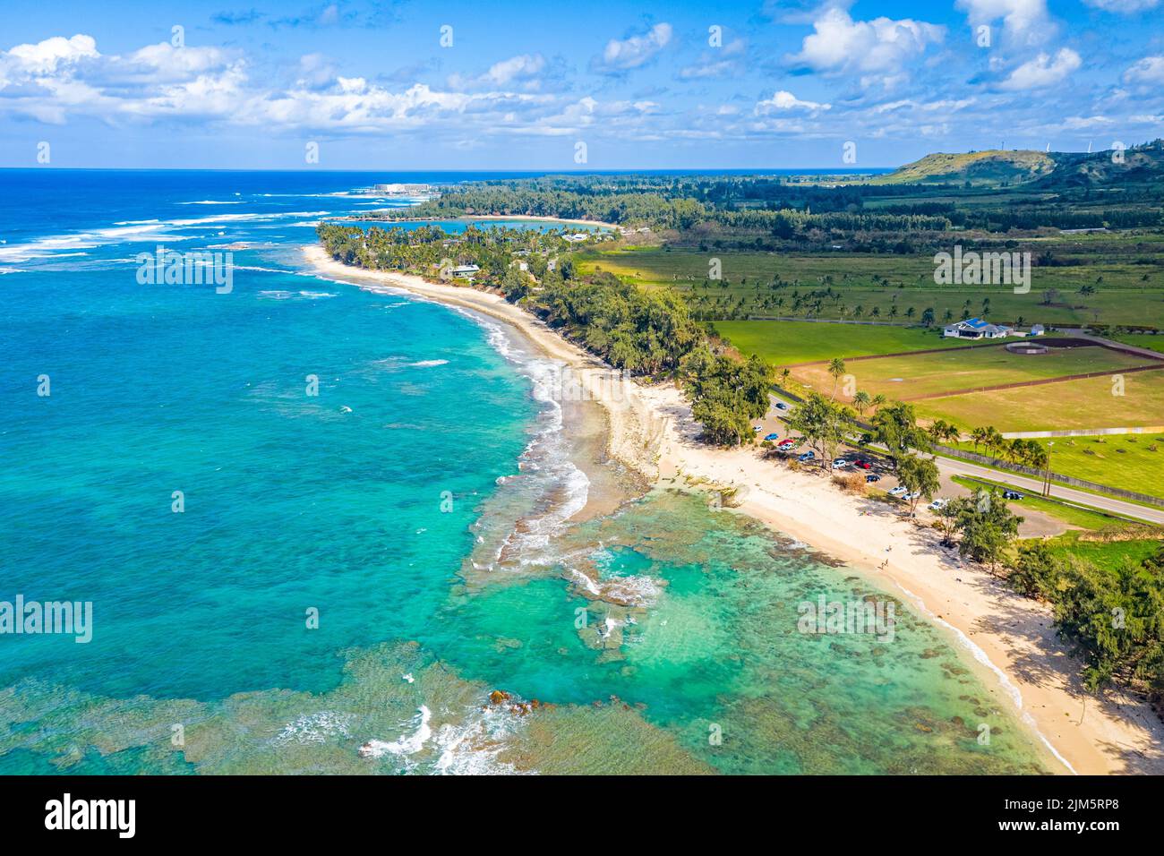 An aerial view of the azure water by the shore in Oahu, Hawaii Stock ...