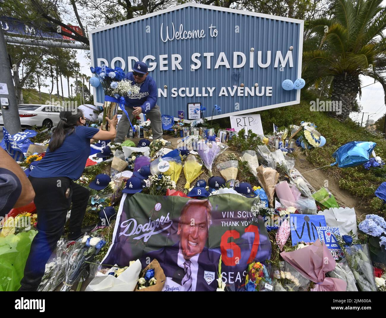 Los Angeles, United States. 04th Aug, 2022. Dodger fans Jackie Perez (L ...