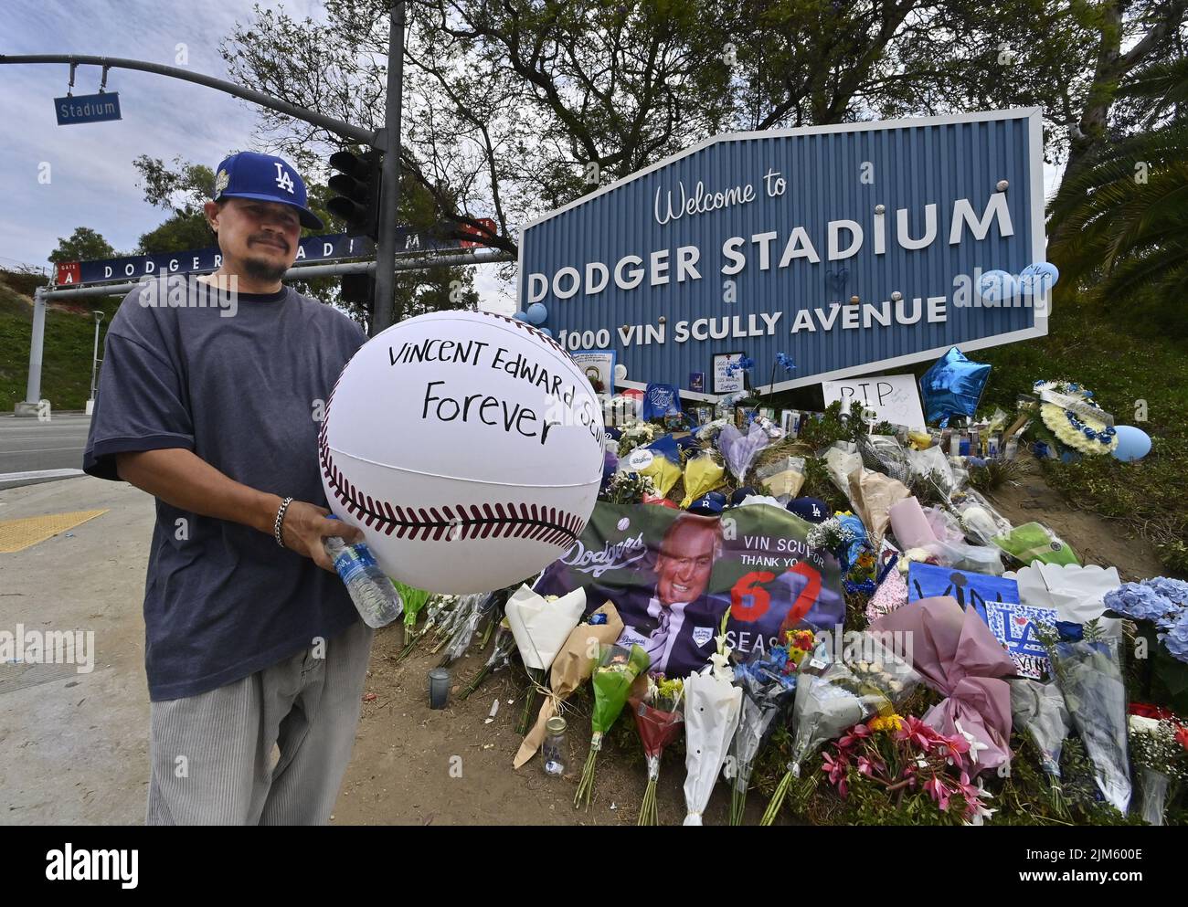 Los Angeles, United States. 04th Aug, 2022. Dodger fan Peter ...