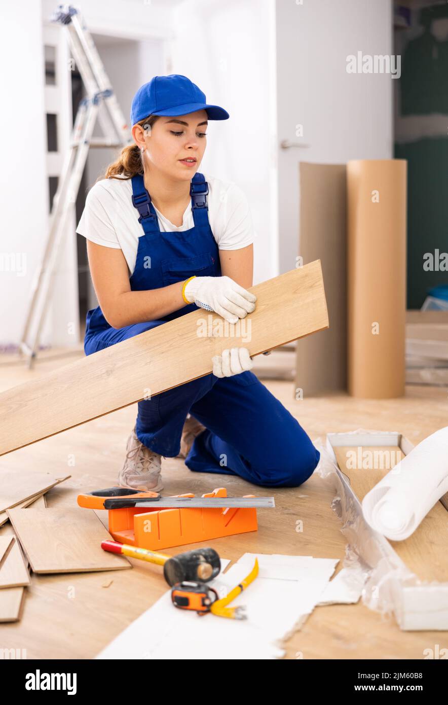 Female carpenter spanish hi-res stock photography and images - Alamy