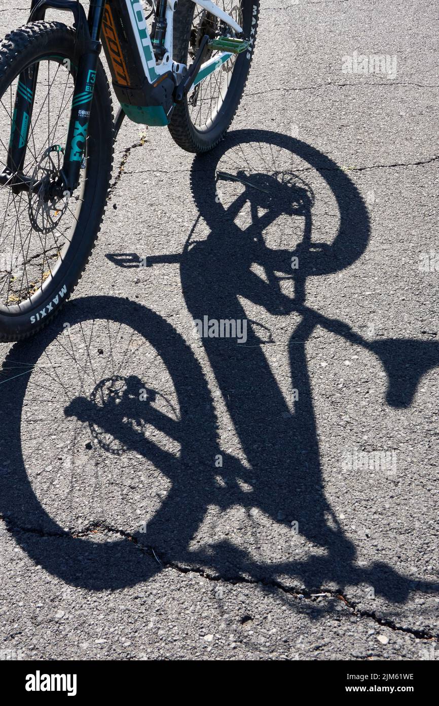 Shadow cycle hi-res stock photography and images - Alamy