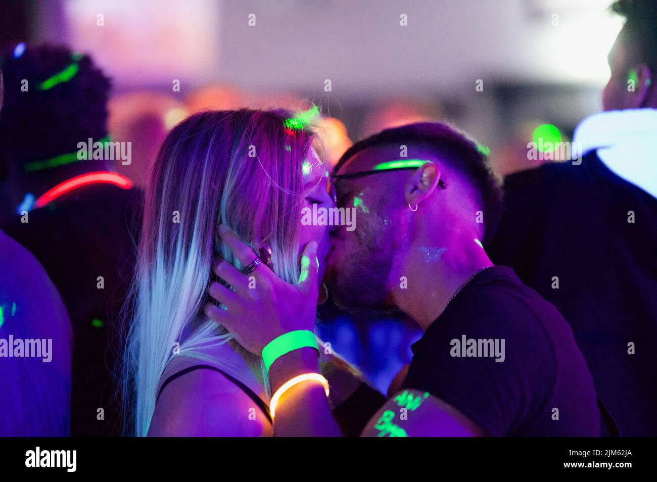 Kissing club hi-res stock photography and images - Alamy