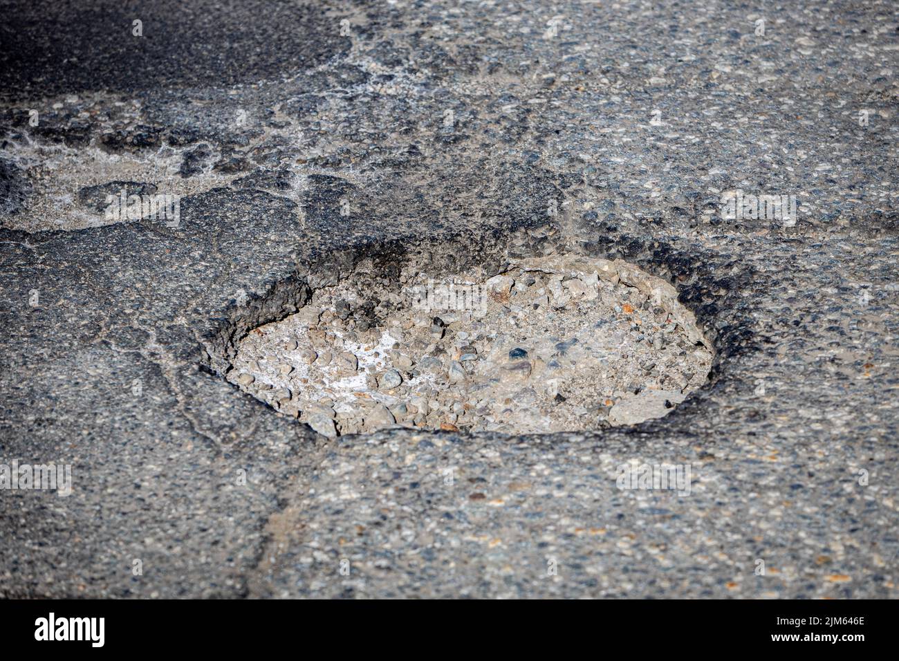A hole in the asphalt roadway Stock Photo - Alamy