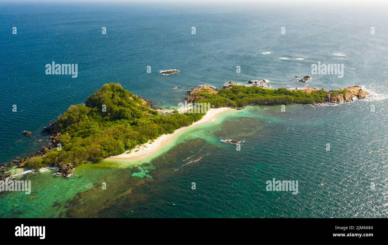 Top view ofsandy beach on a tropical island. Pigeon Island, Sri Lanka ...